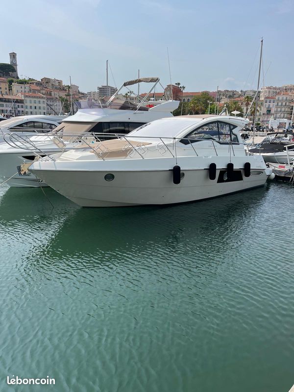 Superbe Cranchi M38 HT Volvo D4 300 x2 Historique limpide rapport d ...