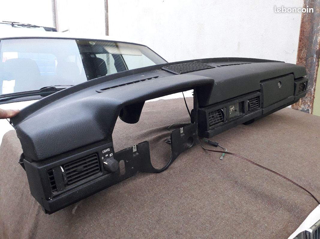 Cl tableau de bord Volvo 240 1977 - Équipement auto