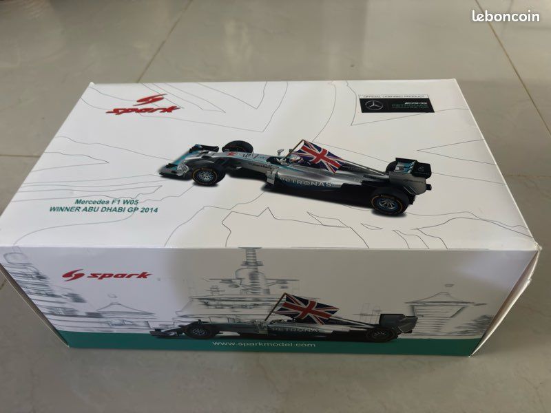 F1 Formule 1 Mercedes 1/18 Lewis Hamilton collection Spark - Modélisme