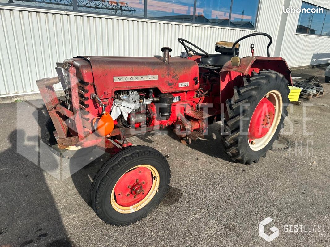 Mc Cormick D326 - Tracteurs