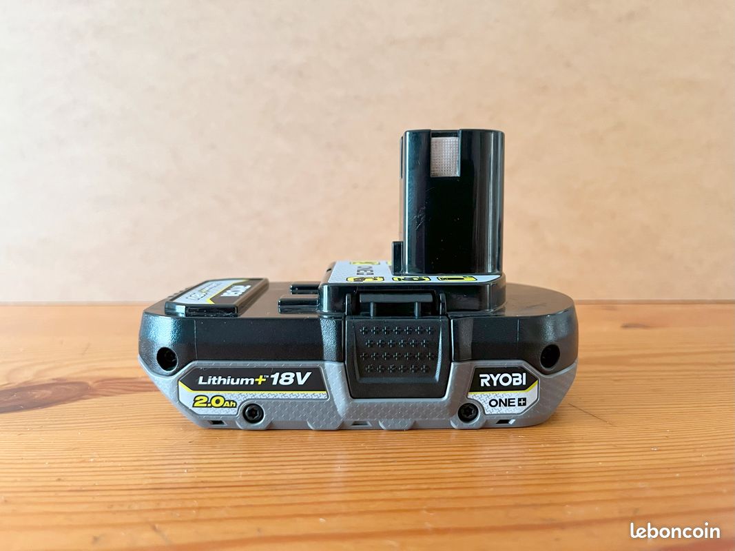 Batterie RYOBI 18V 2.0Ah RB1820C avec indicateur de charge - Bricolage