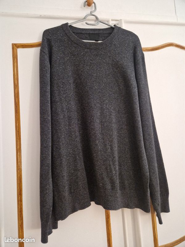Vends l ensemble les 2 pulls pour homme taille xl état comme neuve ...