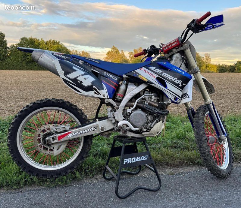 Yamaha YZF 250 - Motos