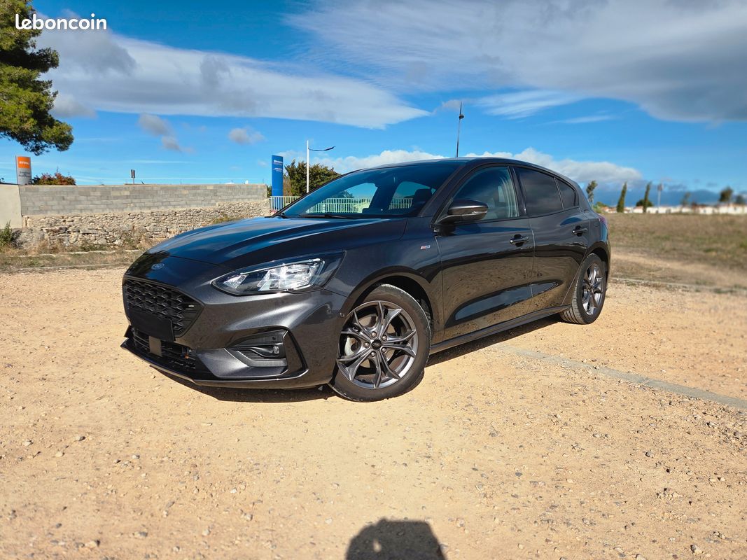 Ford Focus St line 125 ch - Voitures