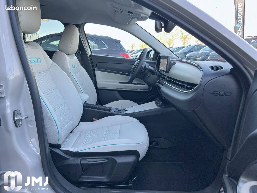 FIAT 600 1.2 Hybrid 100ch DCT6 La Prima - Voitures