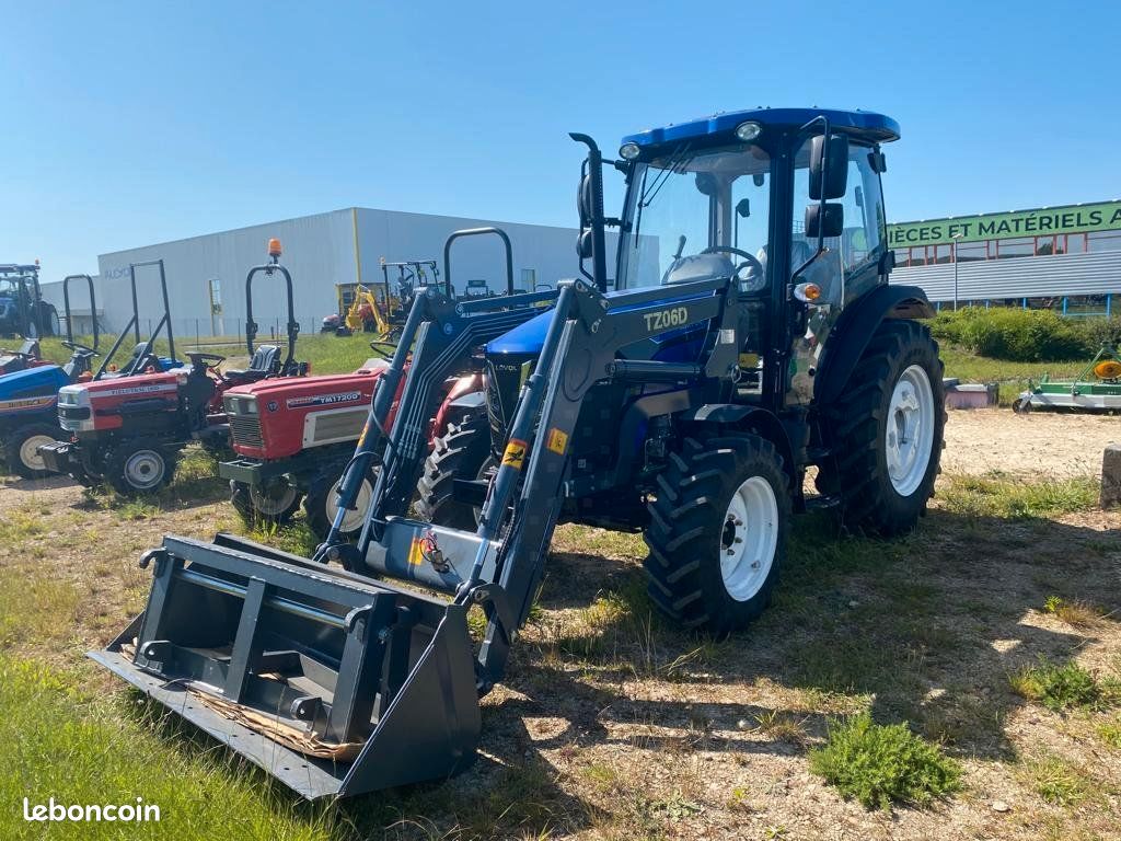 Lovol M754C avec Chargeur Frontal - Tracteurs