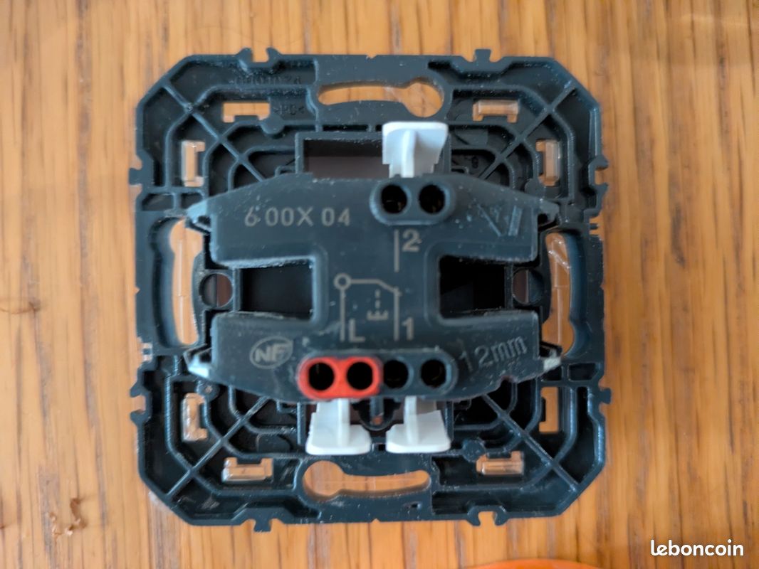 Interrupteurs Dooxie Legrand blanc + plaque - Bricolage