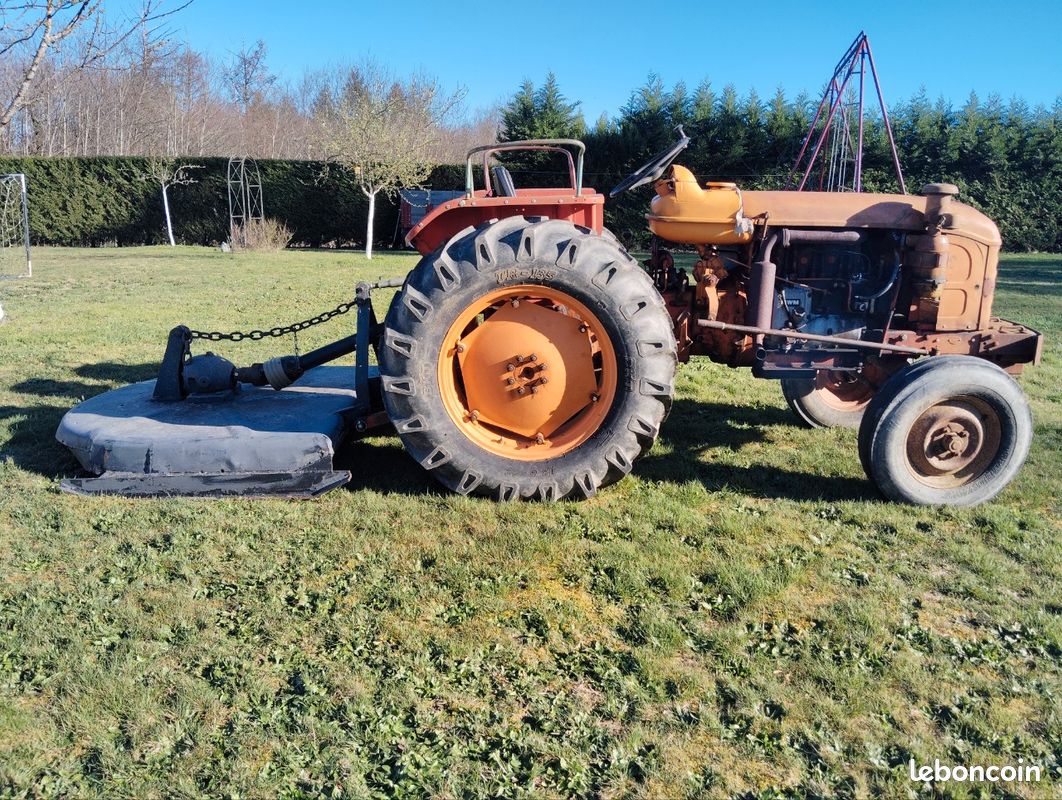 Renault D35 avec gyrobroyeur gard - Tracteurs