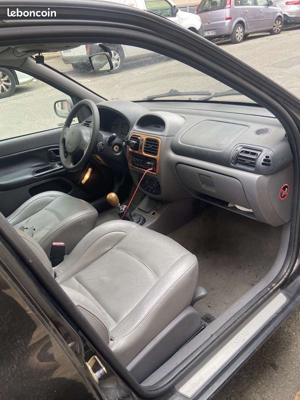 Clio 2 initial Paris - Voitures