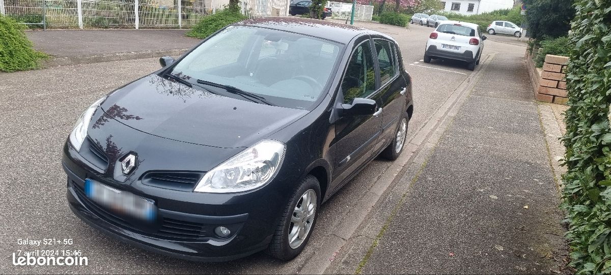 Renault CLIO III 1.2 ESSENCE ANNÉE 2007 - Voitures