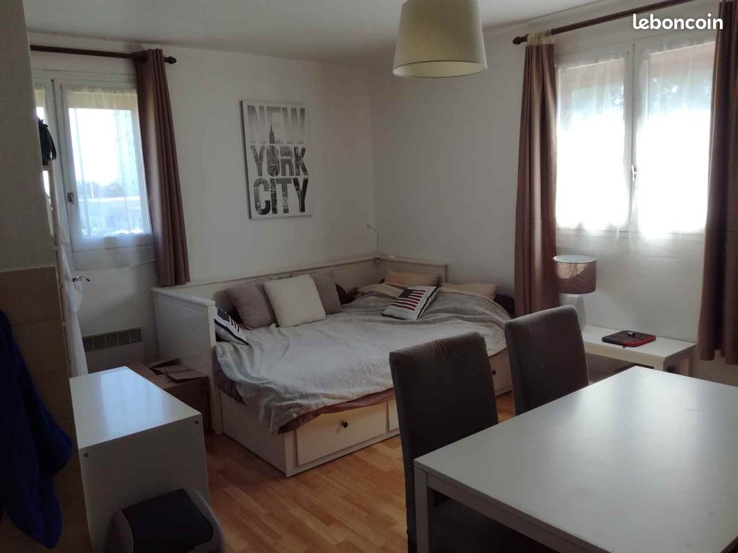 STUDIO REIMS . 23 m² . A côté HOPITAL Maison Blanche .CHU et FAC ...