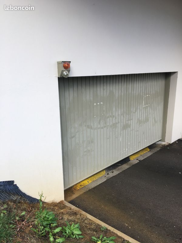 Garage type Box, 3 rue Weiss Besançon, proche centre - Locations