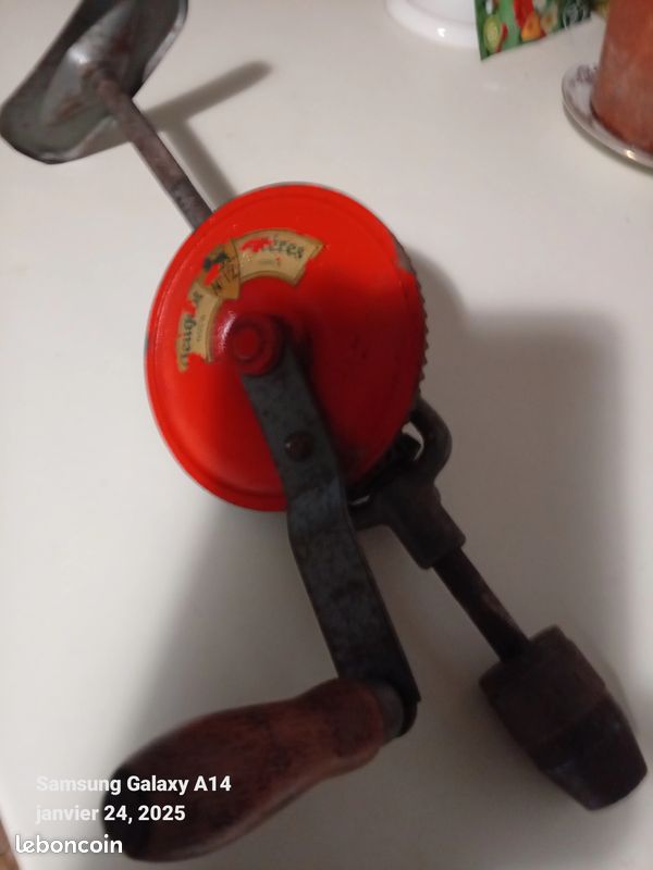 A Vendre pour collectionneur chignole ancienne à main - Collection