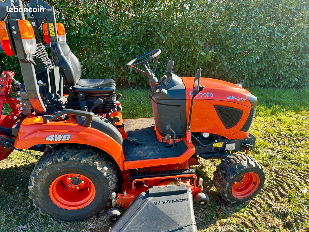 Kubota bx231 coupe seulement 160 heures - Tracteurs