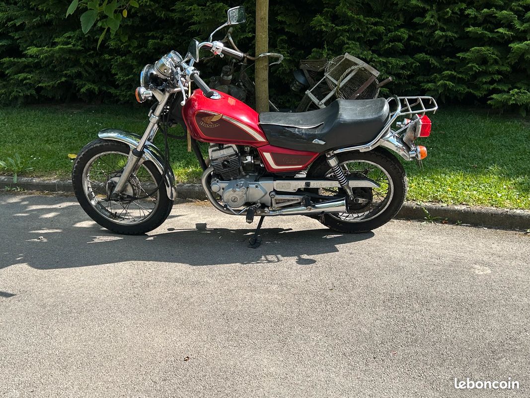 Vend Honda 125 CM - Motos
