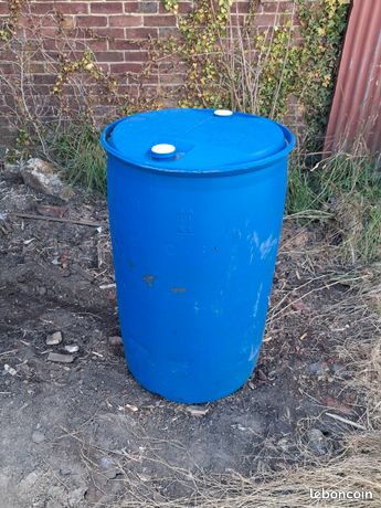 Bidon 200 litres en plastique d'occasion - Bricolage - leboncoin