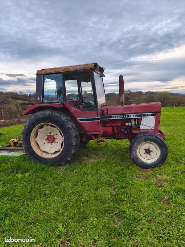 Tracteur IH 845 - Tracteurs