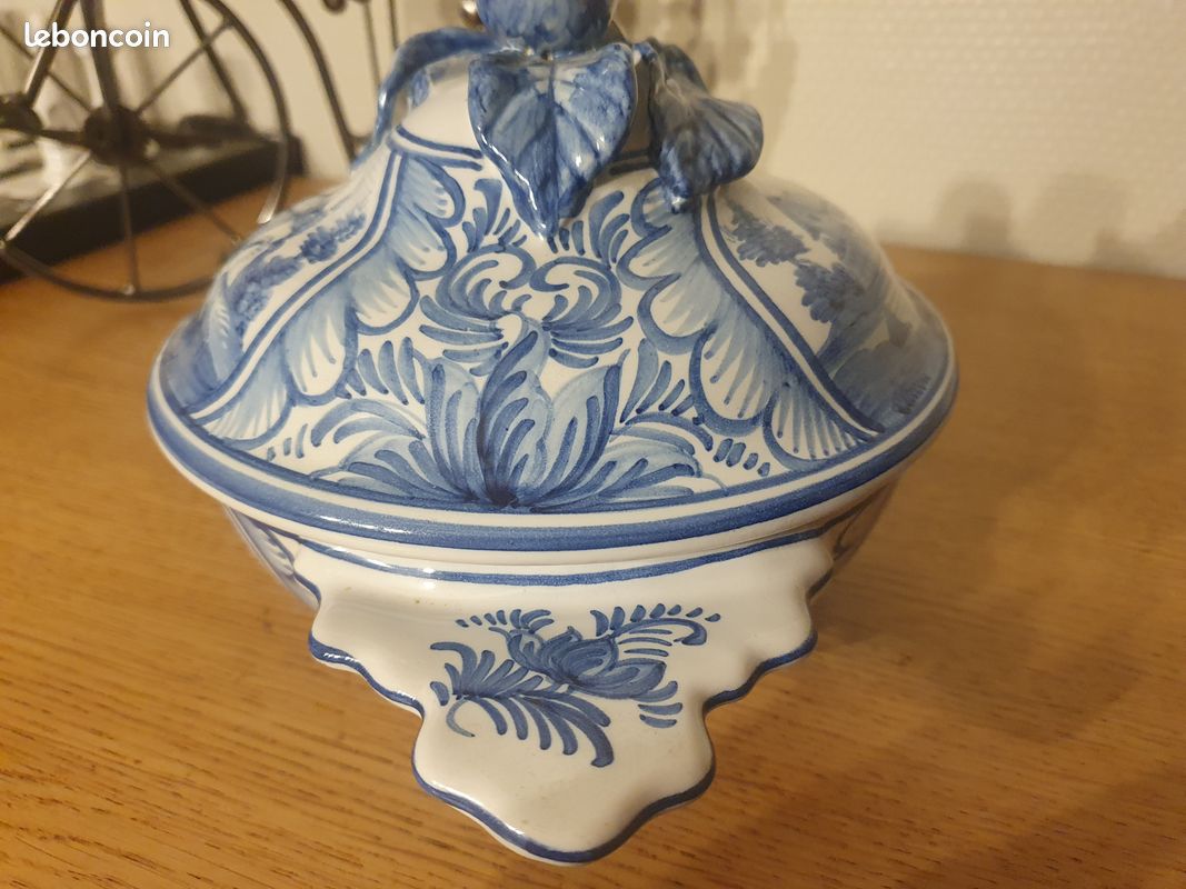 Terrine couverte en faïence de Delft - Collection