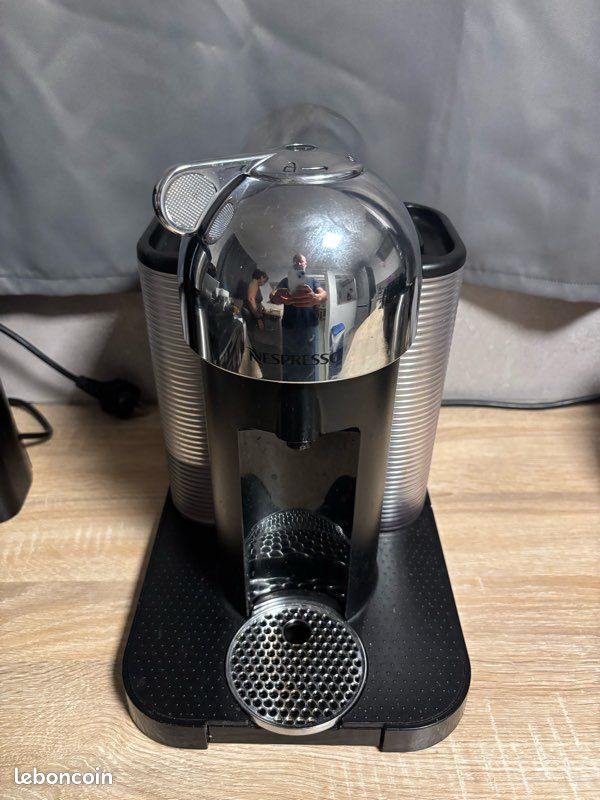 Cafetière Nespresso vertus pro chrome - Électroménager