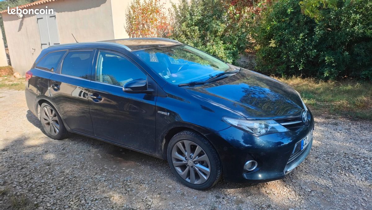Toyota Auris touring sports 136h - Voitures