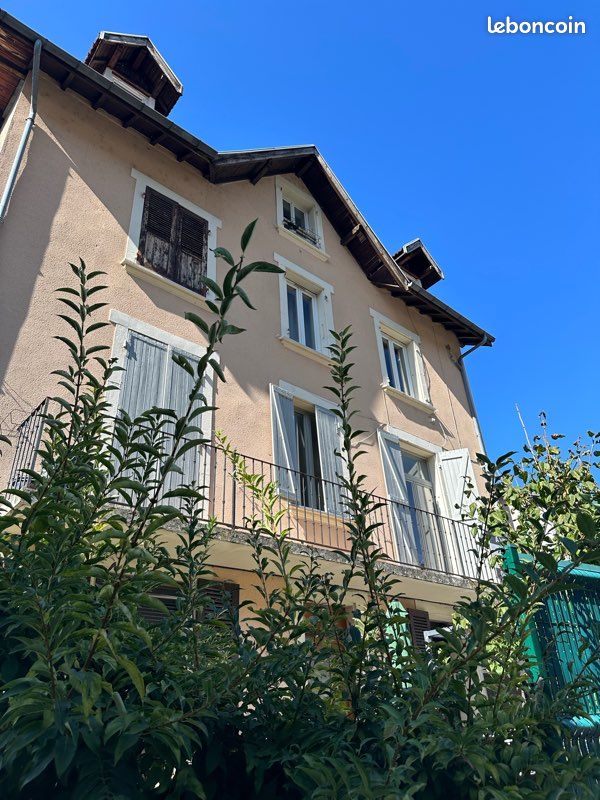 Appartement rénové 59 m² – 2 chambres + jardin/parking + 2 caves ...