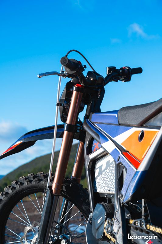 Electric Motion ESCAPE R X XR et EPURE RACE 2024-2025 - Motos