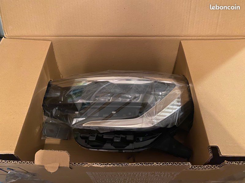 Phare Clio 5 dans le carton - Équipement auto