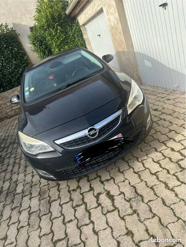 Opel Astra 1,7CDTI 110ch - Voitures