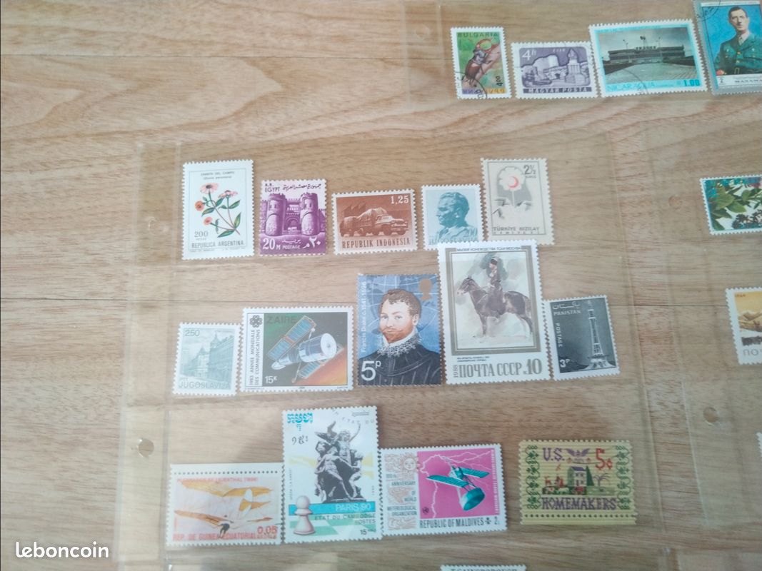Lot de 90 timbres - Collection
