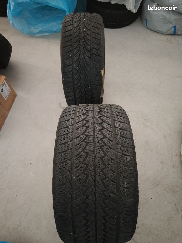 4 Pneus hiver neige Porsche 235 / 35 R19 et 295 / 30 R19 - Équipement auto