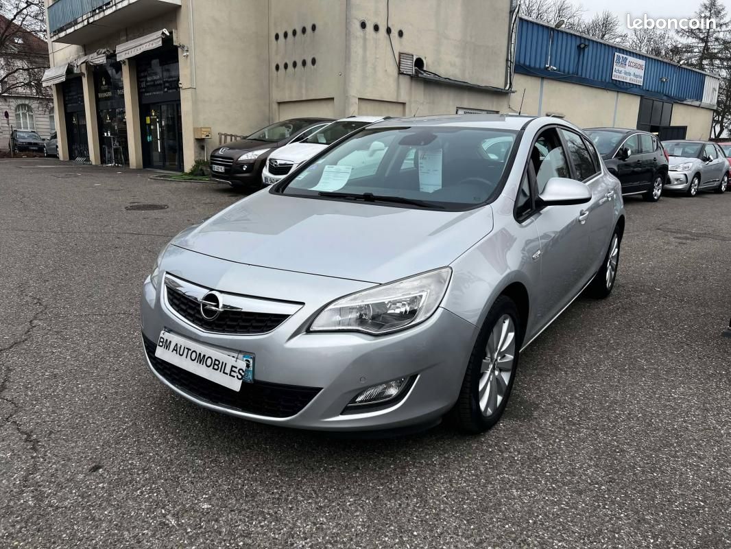 Opel Astra GTC 1.4 Essence 120 CV Enjoy - Voitures