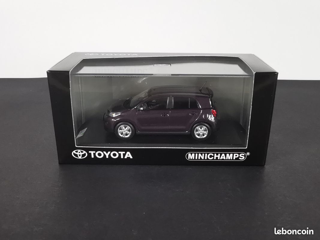 Toyota Urban Cruiser (2009-2014) violet métal 1/43 Minichamps (boîtage ...