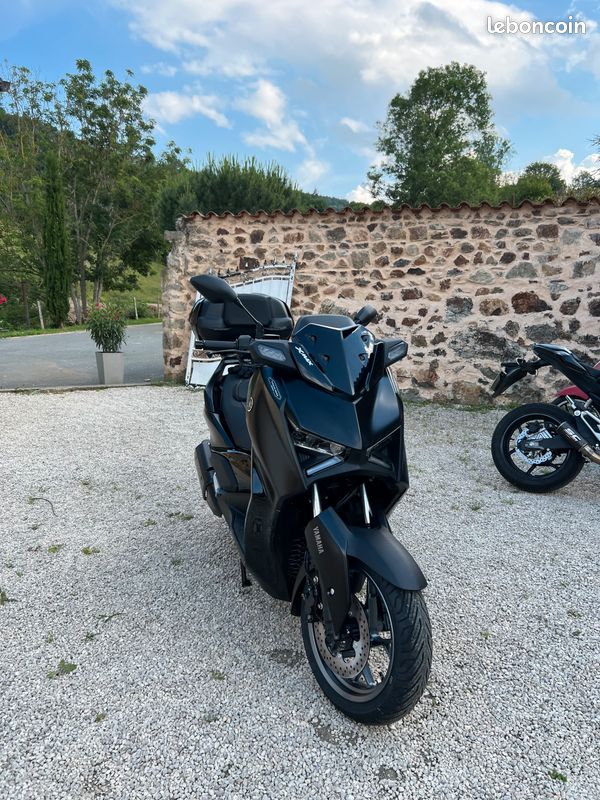 Yamaha X-Max 300 TechMax 2024 - Motos