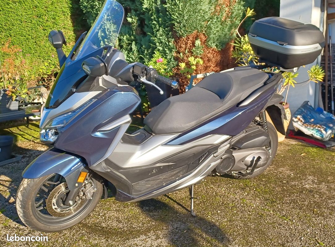 Scooter Honda Forza 3000 - Motos