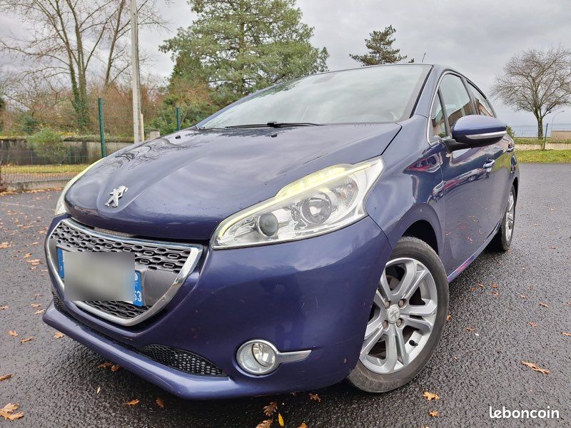Peugeot 208 1.2 VTi 12V 82CH BVM5 Allure S&S - Voitures