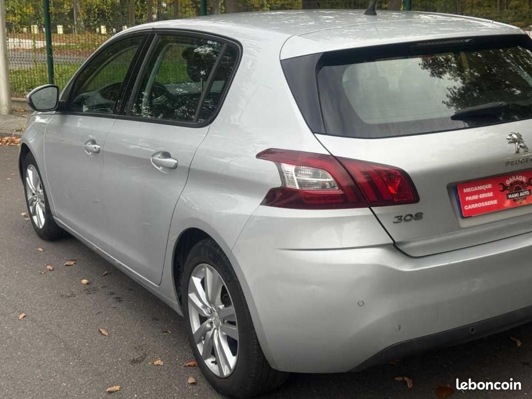 Peugeot 308 1.0 VTI 68CH - Voitures