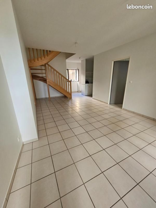 Duplex 4 pièces 7 m² - Locations