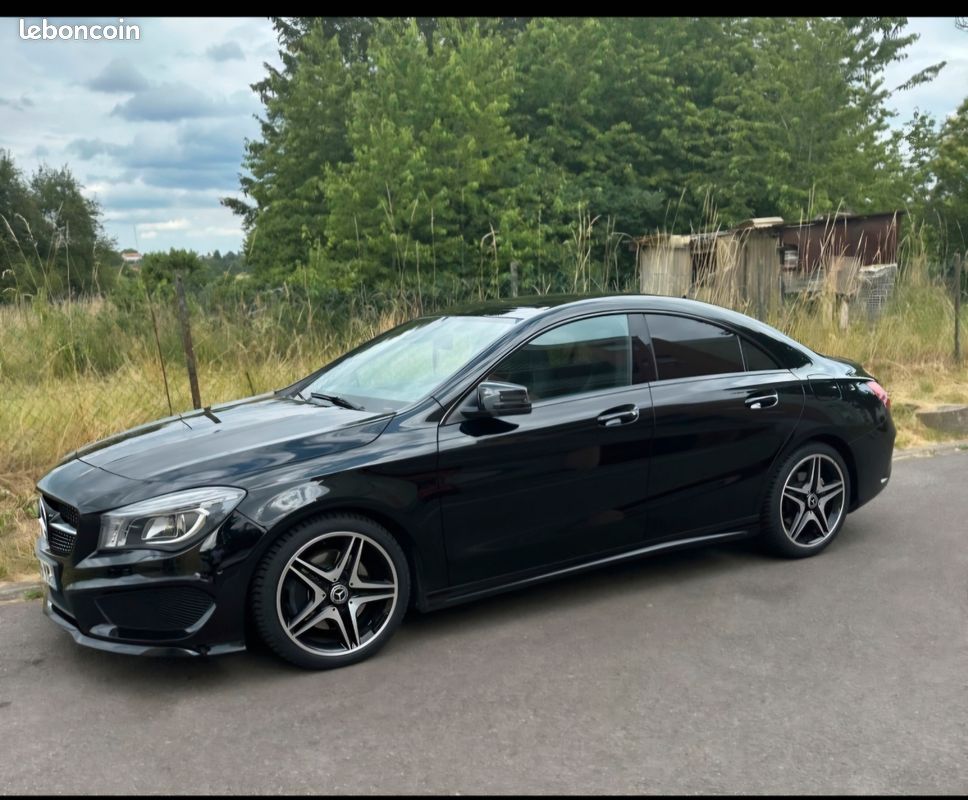 Mercedes CLA 220 pack AMG - Voitures