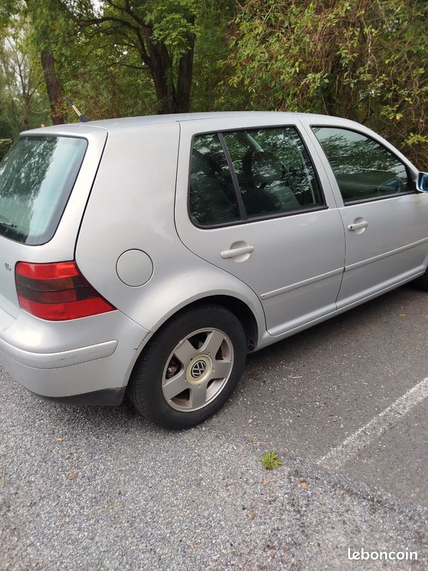 Golf 4 1.6L essence - Voitures
