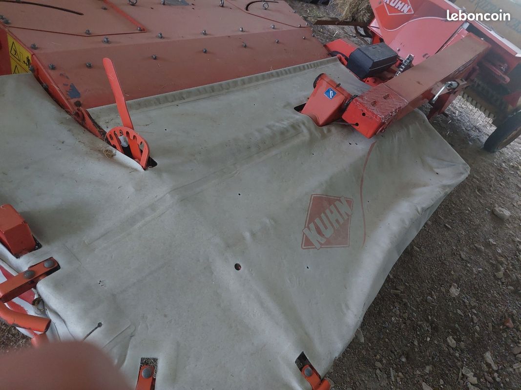 Faucheuse kuhn - Matériel agricole