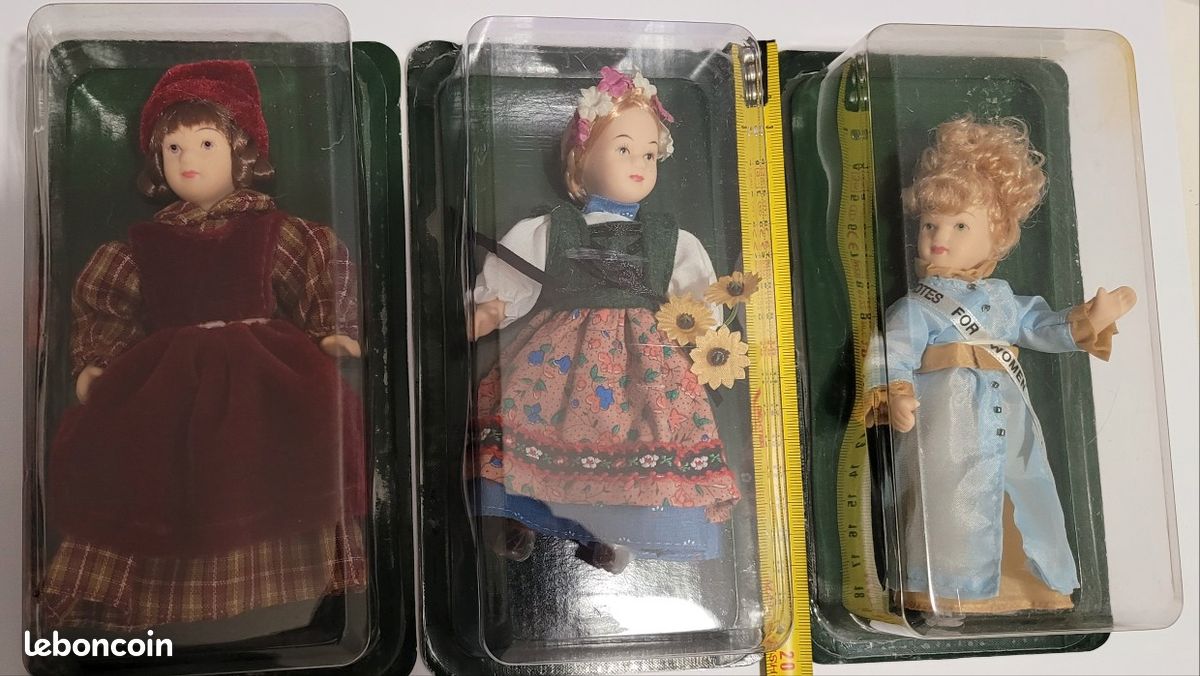 3 petites poupées en porcelaine De Agostini - Collection