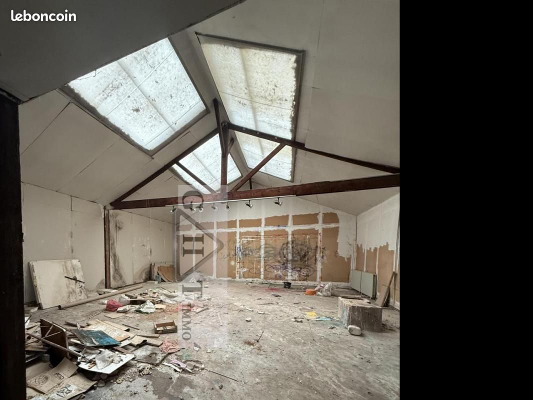 Local industriel 435 m² - Bureaux & Commerces