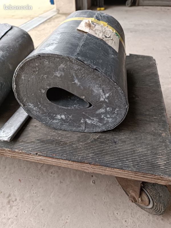 Rouleaux de plomb toiture - BTP - Chantier gros-oeuvre