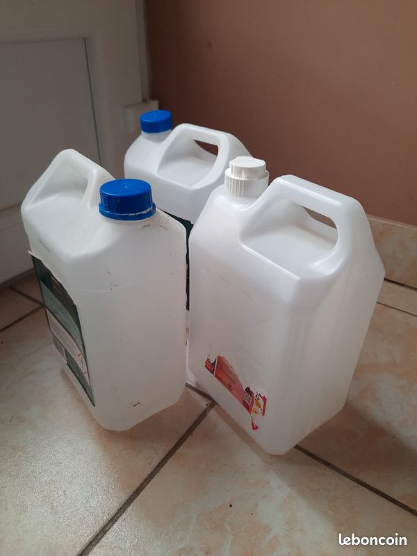 Donne bidons vides - Bricolage