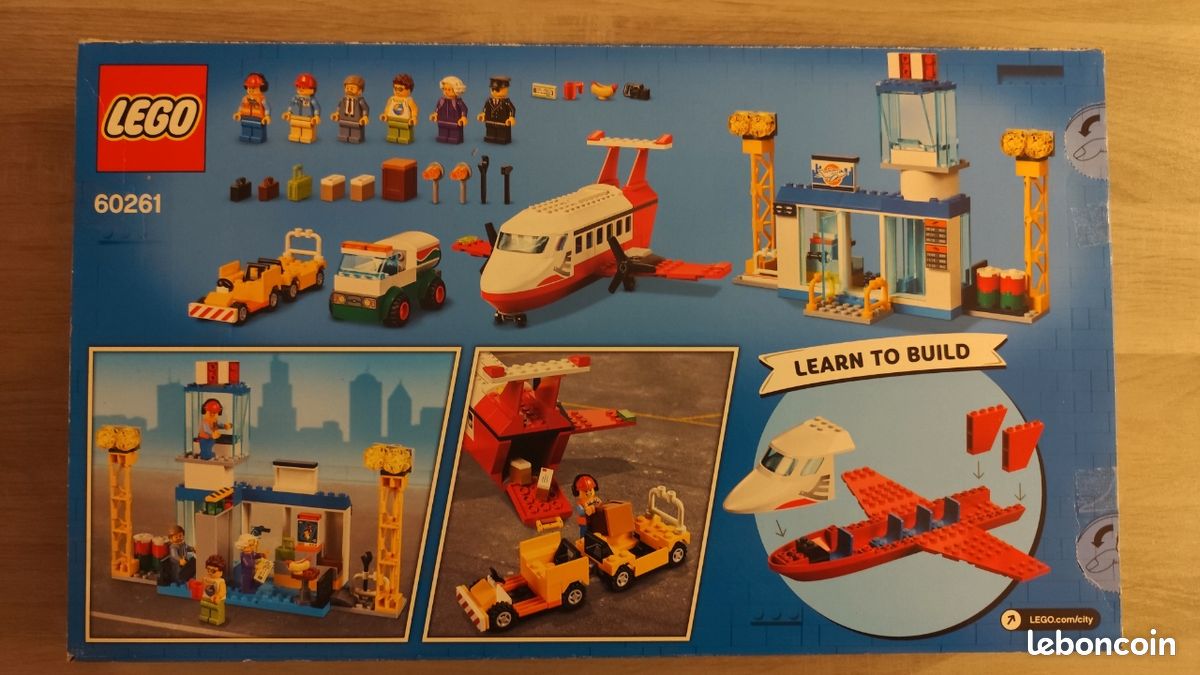 Lego City 60261 l'aéroport très bon état Tout les accessoires sont ...