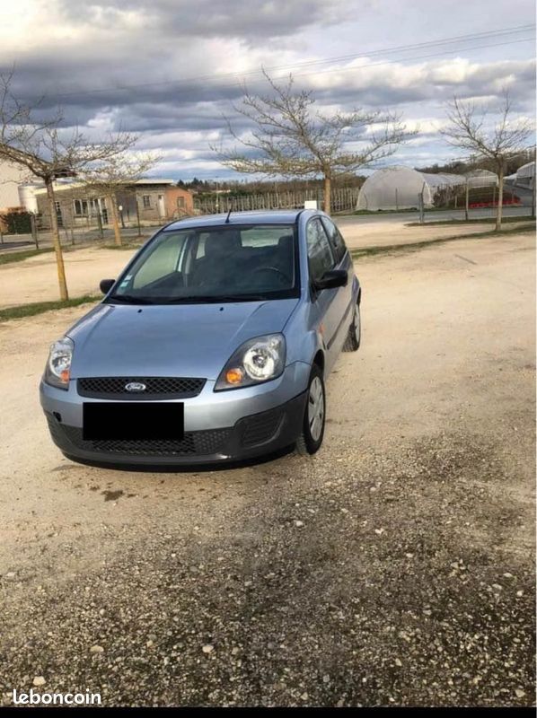 Ford Fiesta Fun 1.4 TDCI 75cv (idéal jeune conducteur) - Voitures