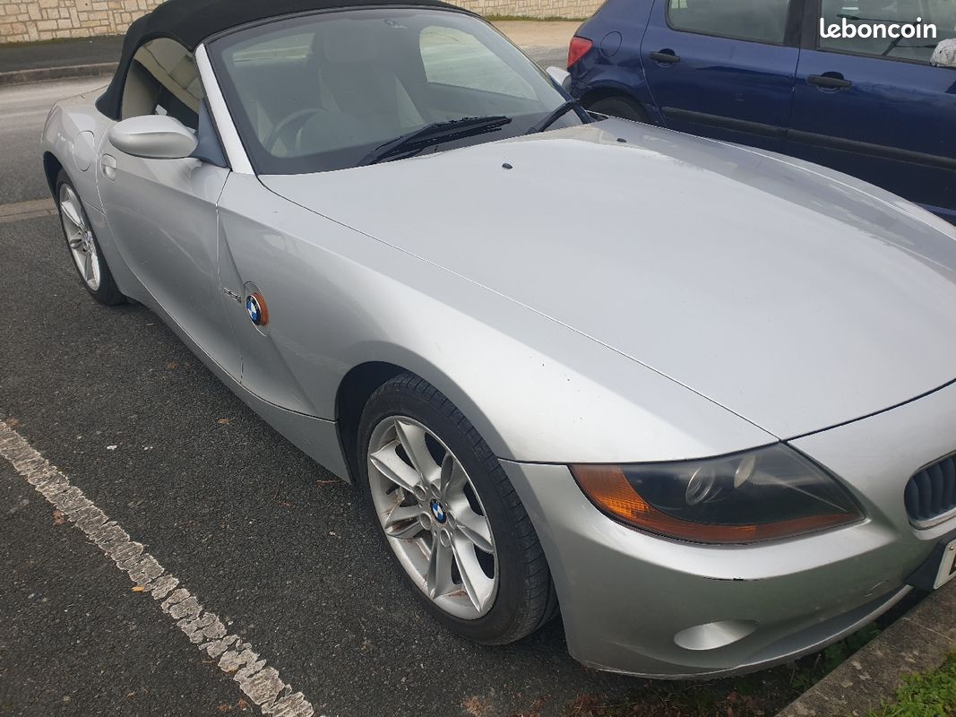 BMW Z4 2.2i RHD - Voitures