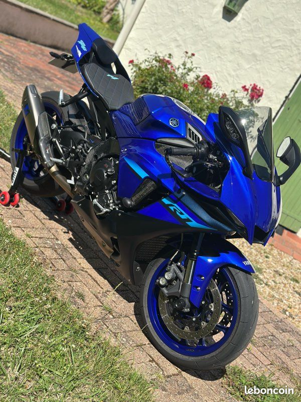 Yamaha R1 - Motos