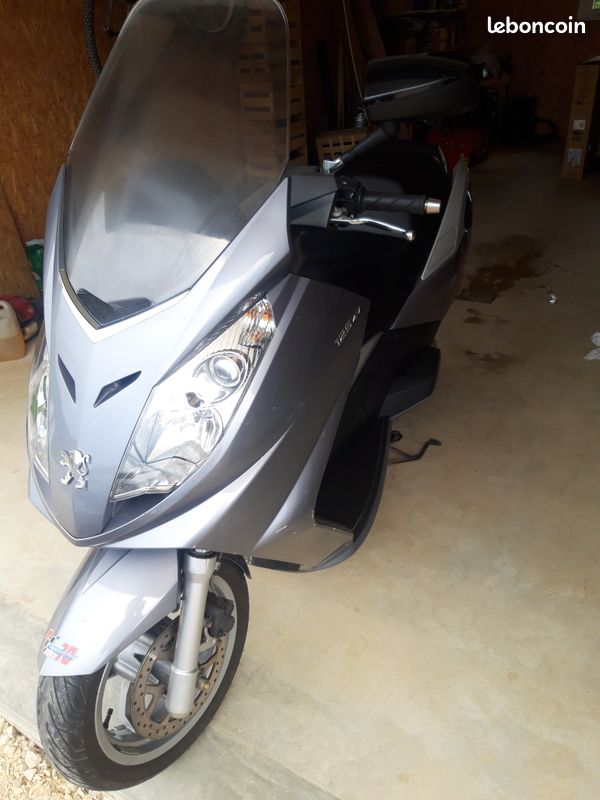 Scooter 125 Satellis Premuim - Motos