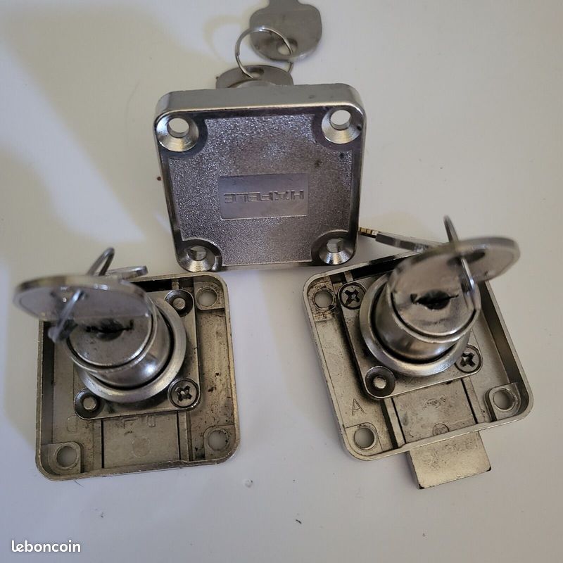 HAFELE Lot de 3 serrures à poussoir avec barillet 2 clés - Bricolage
